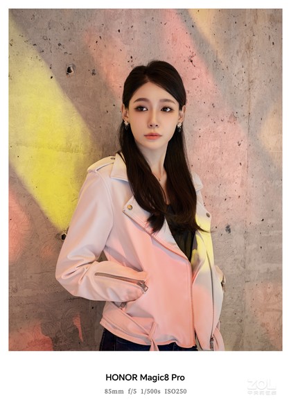 【荣耀 Magic8 Pro和华为 Mate 80哪个好】HUAWEI Mate 80(12GB/256GB)和荣耀Magic8 Pro(12GB/256GB)的区别和对比-ZOL中关村在线